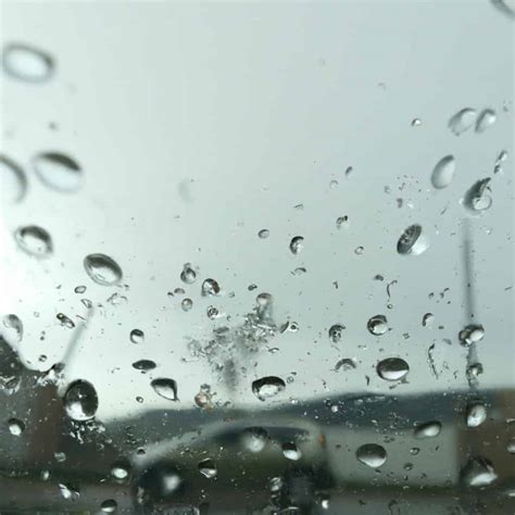 Qué simboliza soñar con lluvia junto a tu pareja Descubre su