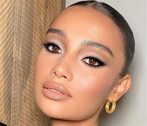 30 Ways To Wear Black Eyeshadow To Enhance Your Eye Color White
