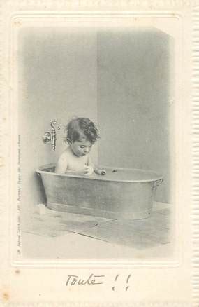 CPA NU ENFANT le Bain nu Érotisme nu autres Ref 33797