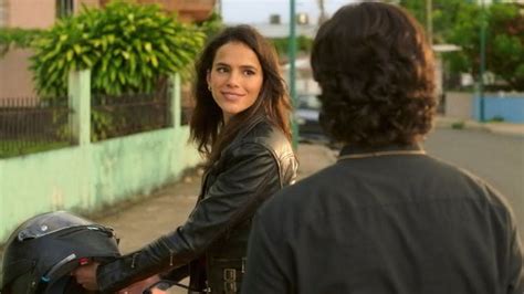 Bruna Marquezine será brasileira em Besouro Azul