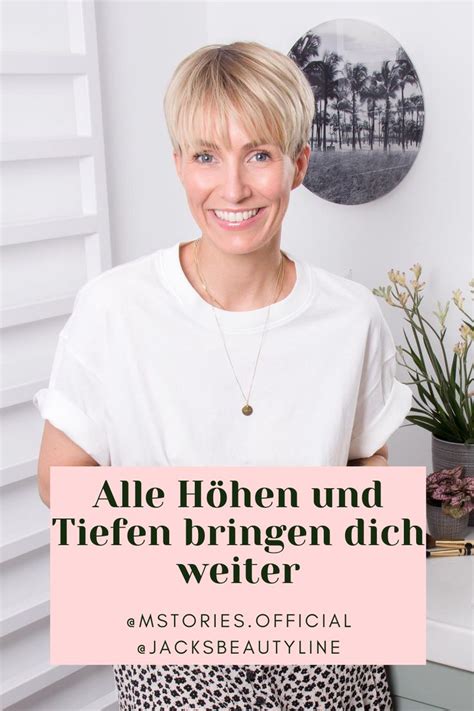 A Woman Holding Up A Sign That Says All Heren Und Tien Bringen
