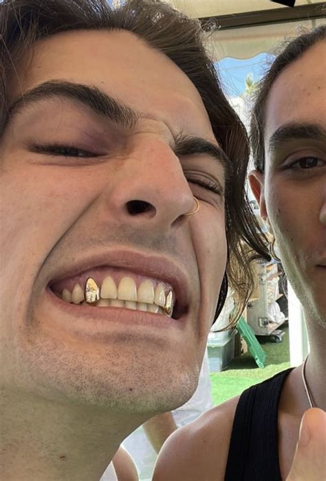 ɢɪɴᴇᴠʀᴀ on Twitter io voglio tutti quanti i denti doro citava
