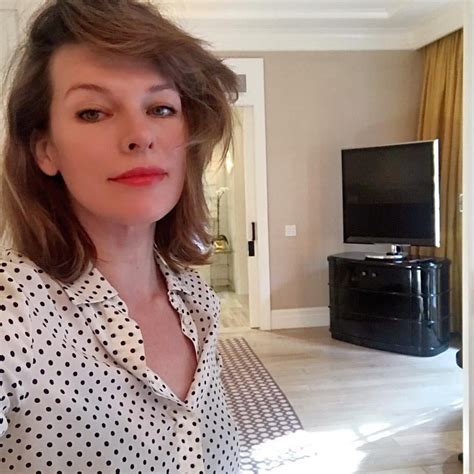 Milla Selfie Rmillajovovichfandom