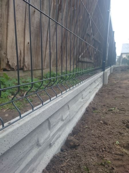 Podmurówka betonowa pod ogrodzenie panelowe panele ogrodzeniowe