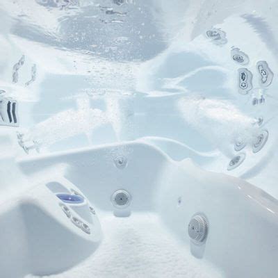 Niagara Seven Person Hot Tub Reviews And Specs Caldera Spas