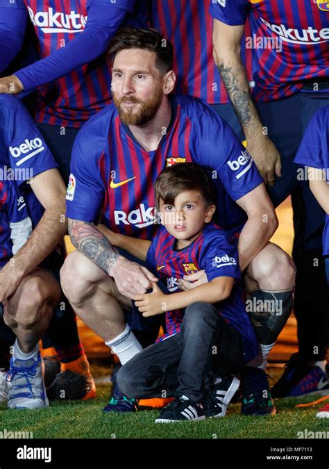 Lionel messi and their son Fotos und Bildmaterial in hoher Auflösung