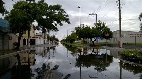 Ruas Ficam Alagadas Em Forte Chuva Na Regi O Dos Lagos Do Rio Fotos