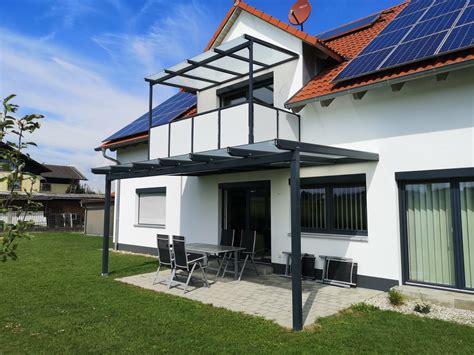 Terrassenüberdachung mit aufgesetztem Balkon MK Stahl und