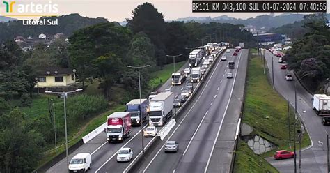 Engavetamento Na Br Em Joinville Causa Lentid O E Deixa Pessoa Ferida