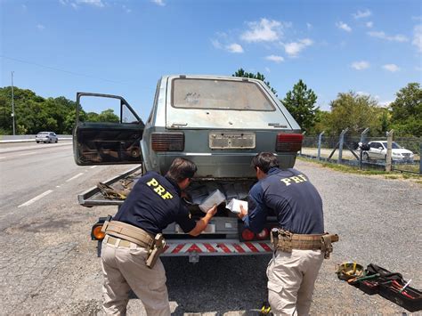 FOTOS Polícia flagra carga de crack avaliada em R 150 mil escondida