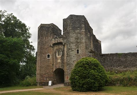 9 Of The Most Haunted Locations All Ghost Hunters Should Visit I Dare