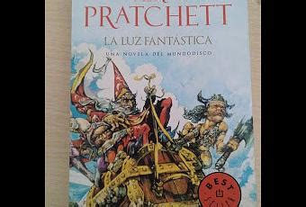 Saga Mundodisco Libro II La luz fantástica de Terry Pratchett