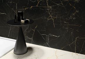 Czarny marmur i lamele w łazience glamour Domni pl