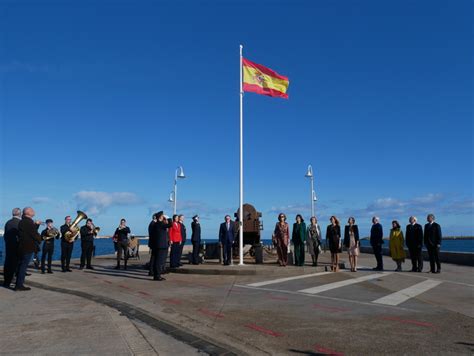 Izado histórico de la bandera de España en el Dique Sur Ahora más