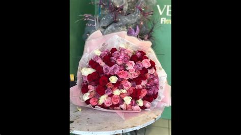 como hacer un ramo de 150 rosas o un ramo buchón YouTube