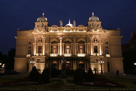 Konkurs Na Dyrektora Uniewa Niony Jest O Wiadczenie Ws Teatru Im J