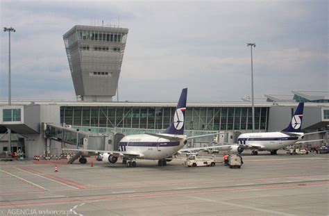 Lotnisko Chopina Ruch jak przed 17 laty o 60 proc pasażerów mniej