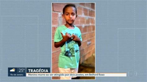 Menino Morre Ao Ser Atingido Por Dois Postes Em Belford Roxo RJ1 G1
