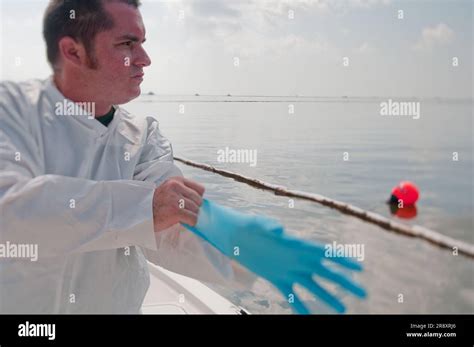 Inspecciones de islas de anidación de aves impactadas por el petróleo