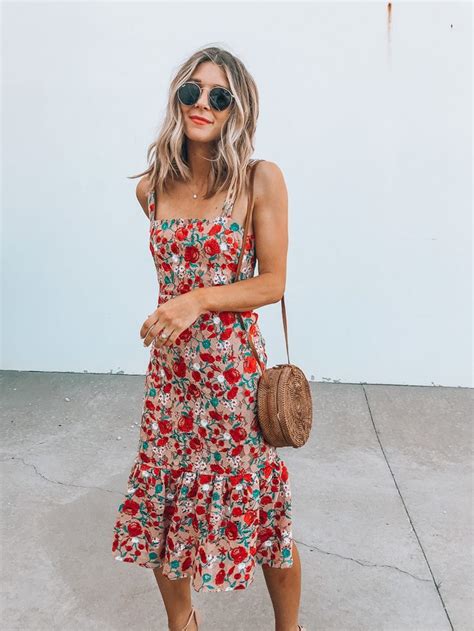 5 Floral Dresses For Summer Cella Jane Look Fashion Fashion Outfits