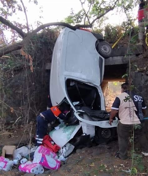 Vuelca Camioneta Con Familia Del Puerto De Veracruz En Carretera A
