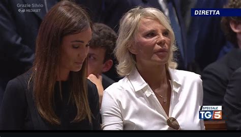 Maria De Filippi Al Funerale Di Berlusconi Sul Web Cosa Successo