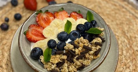 Bowl De Yogur Con Fruta Y Granola Receta De Bea M Cookpad