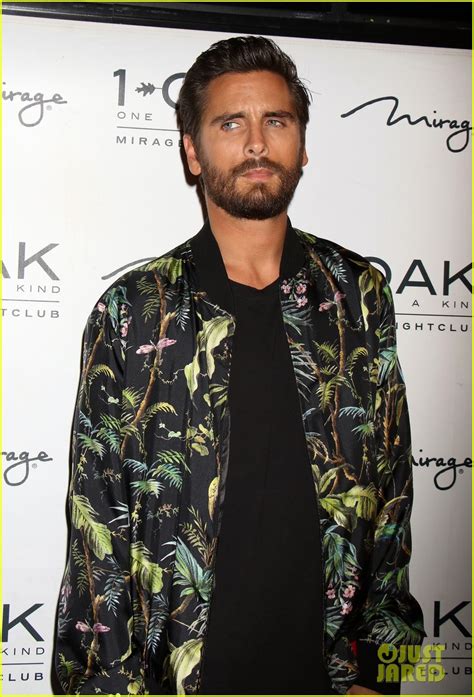 Khloe Kourtney Kardashian Attend Scott Disick S Vegas Birthday Party