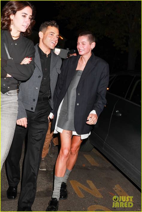 Photo Rami Malek Emma Corrin Hold Hands 04 Photo 4974498 Just