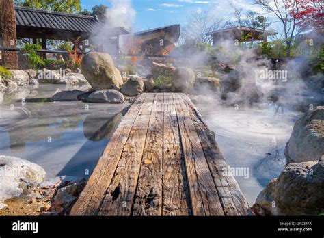 Beppu Japón 25 2022 de noviembre Aguas termales de Oniishibozu