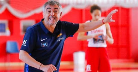 Mario López exseleccionador de baloncesto investigado por agresión