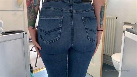 Pee Forum On Twitter Nice Angle To Watch Her Pee Jeanspiss