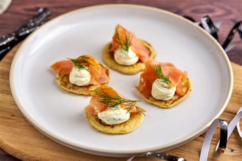 Blinis med laks og flødeost Forret med koldrøget laks