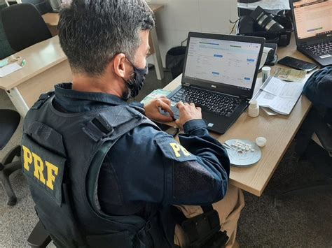 BR 101 PRF flagra dois motoristas portando rebites Polícia