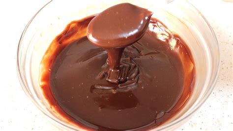 Cómo hacer ganache básico de chocolate Receta fácil de ganache de