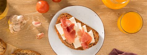 Tostadas Con Tomate Jam N Queso Fresco Y Zumo Danacol