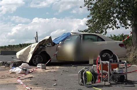 Tödlicher Taxi Unfall 18 jähriger Fahrgast stirbt an Unfallstelle