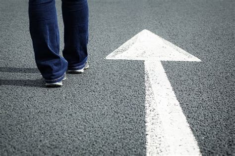 大步向前走图片素材 大步向前走设计素材 大步向前走摄影作品 大步向前走源文件下载 大步向前走图片素材下载 大步向前走背景素材 大步向前走模板