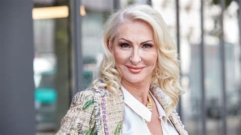 Nacktbilder mit 66 Désirée Nick älteste Frau auf deutschem Playboy