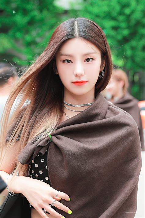 190816 Gorgeous Yeji Ritzy