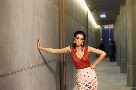 As mamas de Victória Guerra topless na Vogue Portugal Tomates Podres