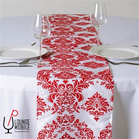 CHEMIN DE TABLE TAFFETA DAMASSÉ ROUGE ET BLANC Chemins de table Les