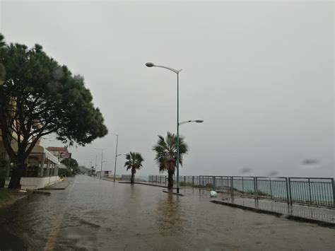 Il Maltempo Continua A Sferzare La Calabria Nubifragi E Allagamenti