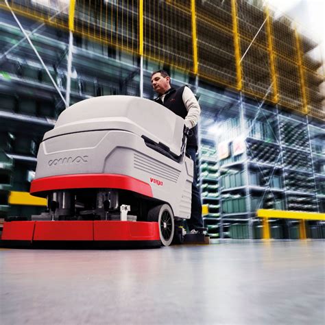 Maszyny do mycia podłóg Maszyna myjąca podłogi comac vega 85 bt komplet