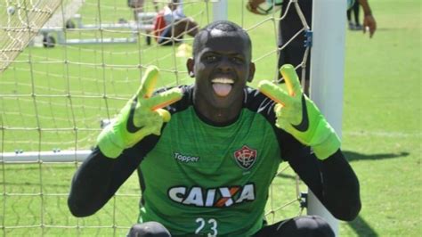 Conheça a polêmica trajetória do novo goleiro do Grêmio