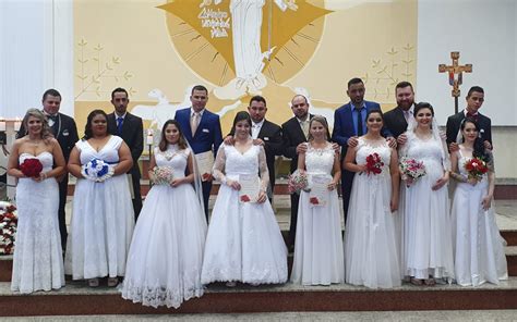 Casamento comunitário celebra oito matrimônios no Iririú