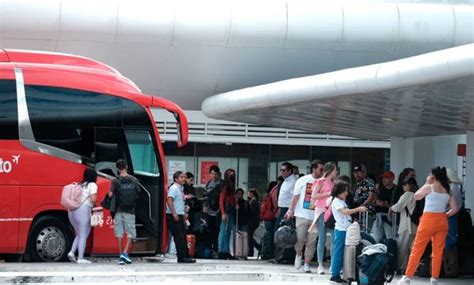 Intenso movimiento en el aeropuerto de Cancún con 553 operaciones El