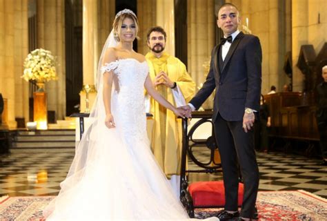 Sufoco Casamento de Lexa e Guimê é marcado por tumulto e confusão em