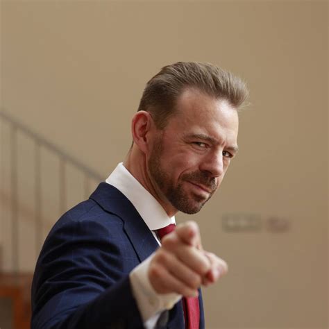 Erik Everhard About