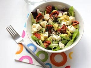 Salade de riz originale à la grenade avocat et tomates facile et